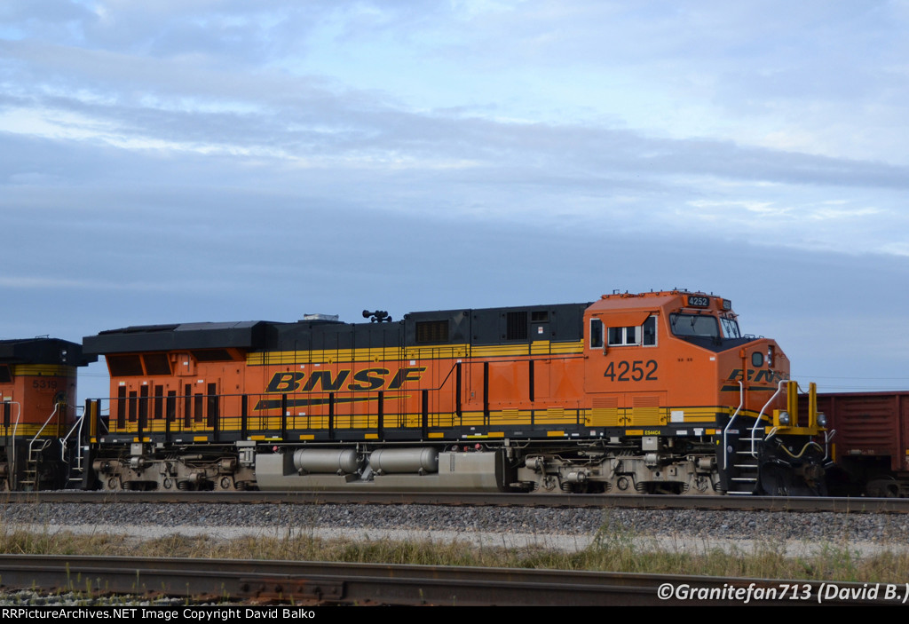 BNSF 4252